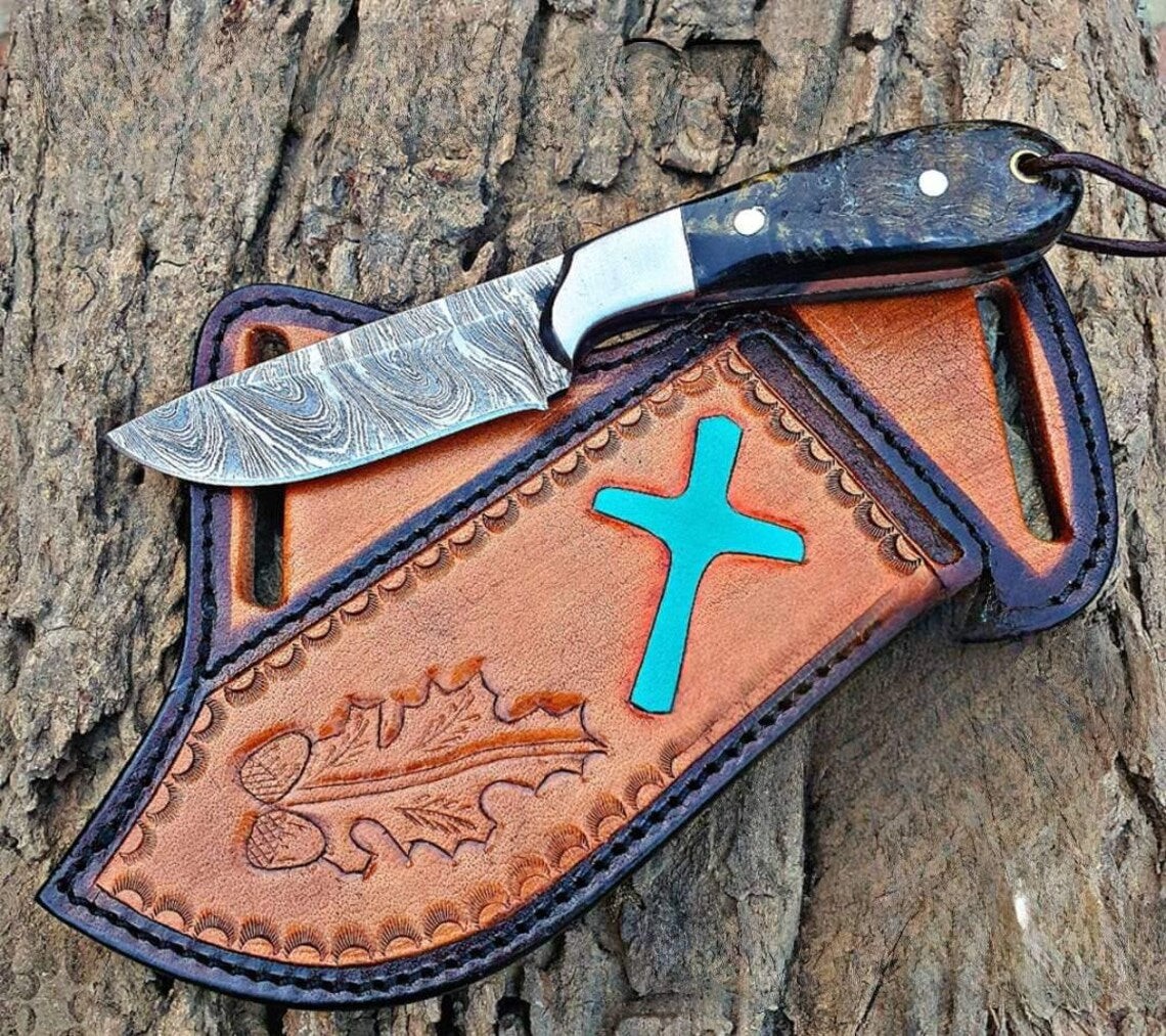 Cowboy Bull Cutter Knives – 4.5" Damascus Steel Blade with Sheep Horn